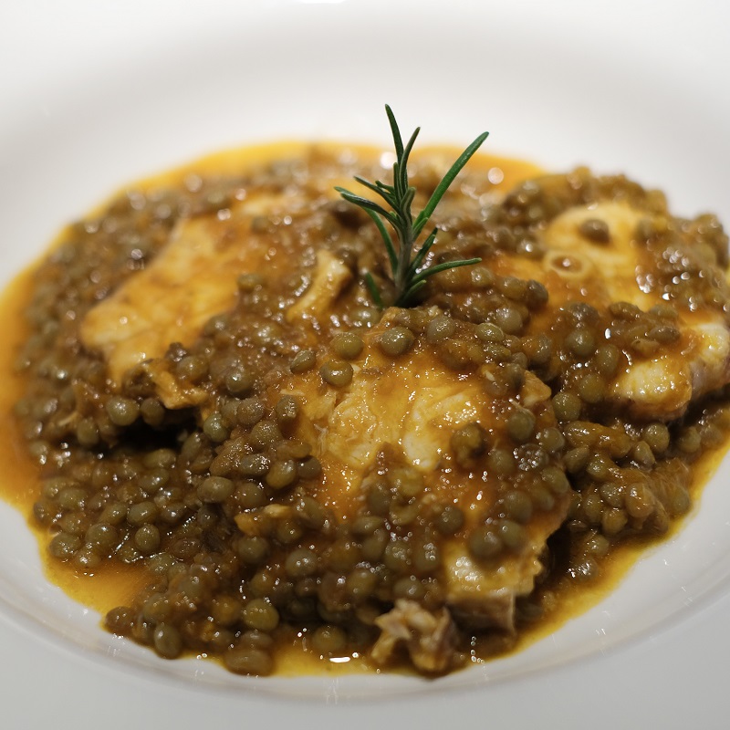 Palombo con lenticchie al pomodoro - Ordina su Cosaporto